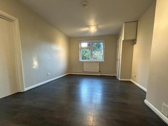 Churston Close, Tulse Hill, 2 Bedroom Flat