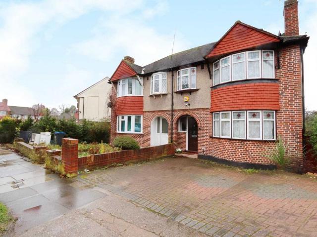 Churston Drive, Morden 4 bed semi detached house to rent £2,400 pcm £554 pw