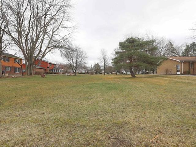 Cimarron Trl, Flint, MI 48532