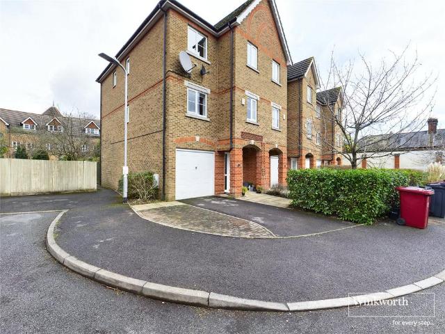Cintra Close, Reading, Berkshire, RG2 5 bed semi detached house to rent £2,800 pcm £646 pw