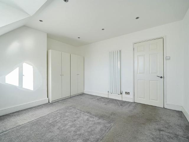 Cintra Avenue, Reading, RG2 7AU