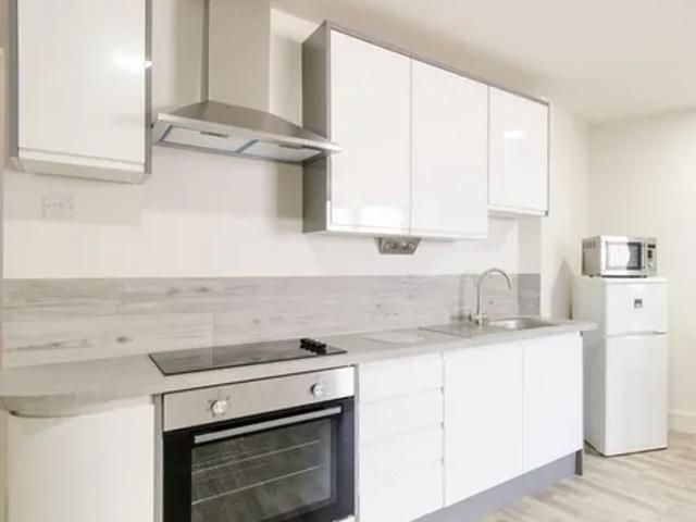 Cinch Self Storage Earlsfield, 668 678 Garratt Lane, London, SW17 0NP, United Kingdom | 1 bed apartment for rent #140400220 | Rentberry