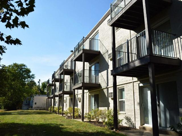 Cincinnati Premier Living* 1 Bedroom Apartment for Rent at 3163 Woodford Rd, Cincinnati, OH 45213 Pleasant Ridge