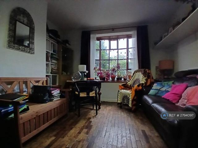 Cinderford Way, Bromley, BR1 3 bed semi detached house to rent £3,950 pcm £912 pw