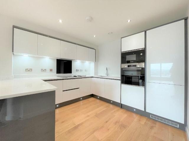 Cinnamon Close, Croydon CR0, 3 bed flat to rent, £1,950 pcm | PrimeLocation