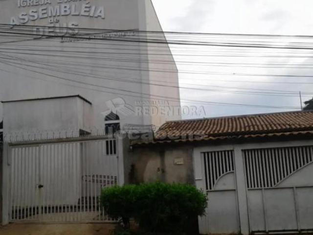 CIDADANIA Casa em terreno de 200 m² com área construída de 91,99 m², necessitando de reforma