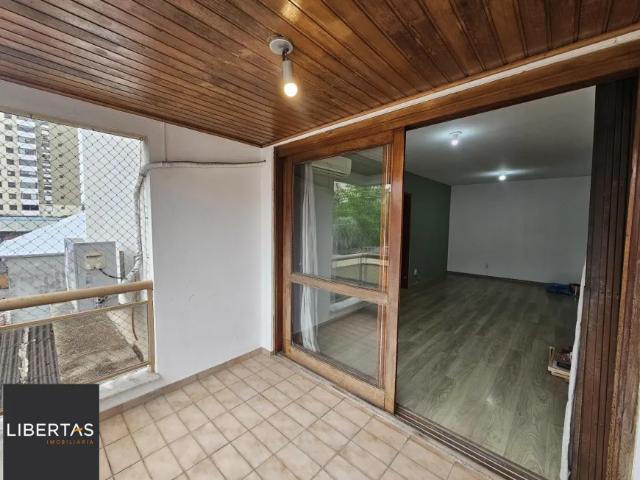 Cidade baixa com sacada e vaga de garagem