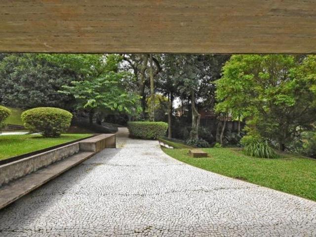 Cidade Jardim ótimo terreno AC 976m² TE 3.100m²