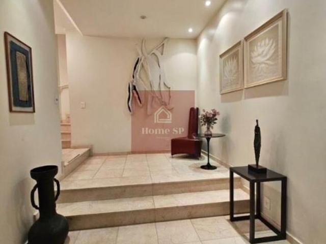 Cidade Jardim  Casa em condomínio com 02 suítes,05 banheiros,04 vagas