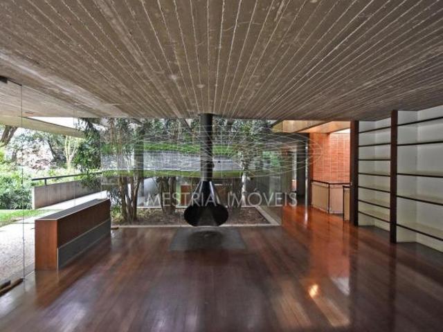 Cidade Jardim | Casa excelente com terreno de 3.100 m² e área construída de 976 m²