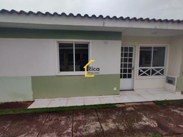 Cidade Ocidental Casa á Venda Condomínio Alto do Lago 02 Quartos com área de
