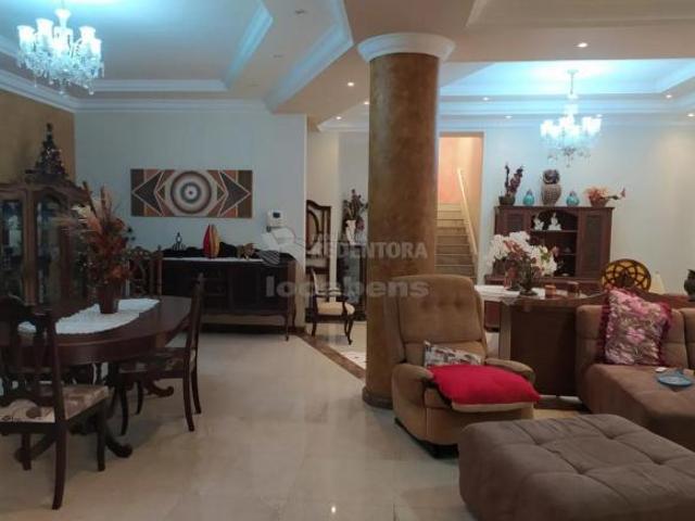 Cidade Nova Sobrado com 4 dormitórios, sendo 1 suite, 1 apto, armários, sala 4 ambs no térreo e sa