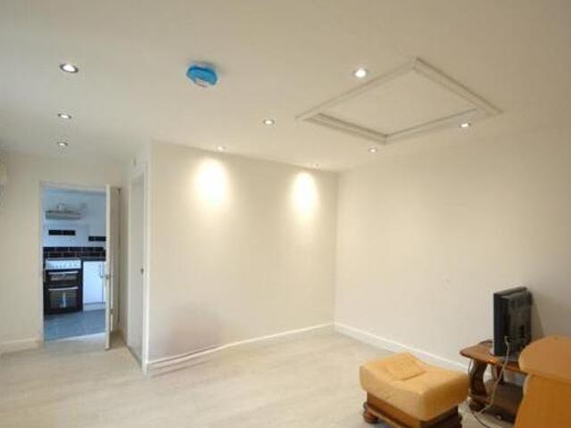 Cippenham Lane, Slough, 1 Bedroom Apartment