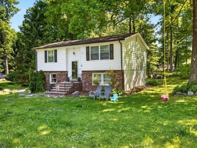 Circle Dr, West Milford, Home For Sale