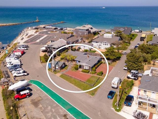 Circuit Avenue Ext, Oak Bluffs, Home For Sale