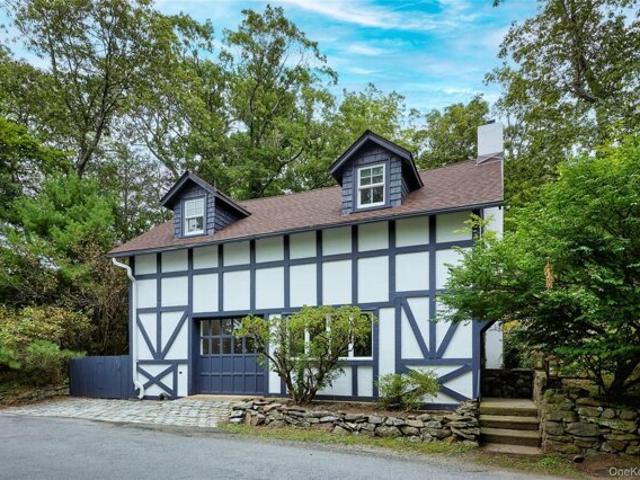Circuit Rd, Tuxedo Park, Home For Sale