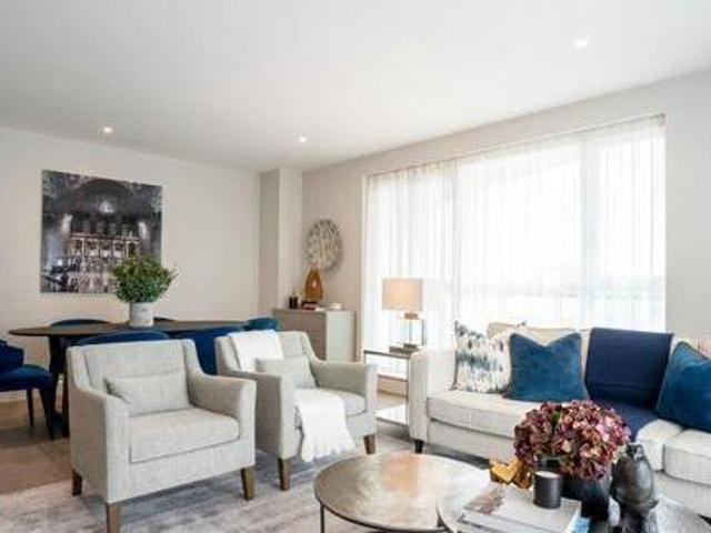 Circuits Apartments, London, 2 Bedroom Apartment