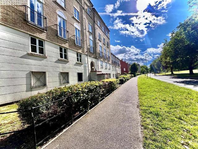 Circular Road South, Colchester CO2 2 bed flat to rent £1,180 pcm £272 pw