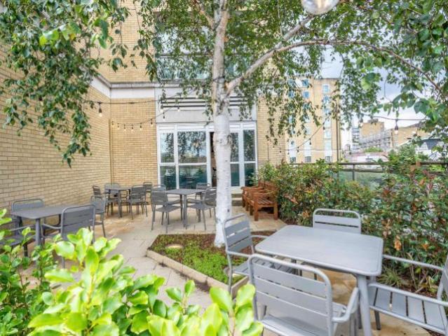 Circus Apartments, 39 Westferry. 3 bed apartment to rent £3,987 pcm £920 pw
