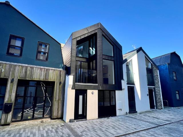 Circus Street, Brighton, BN2 2 bed terraced house to rent £2,250 pcm £519 pw