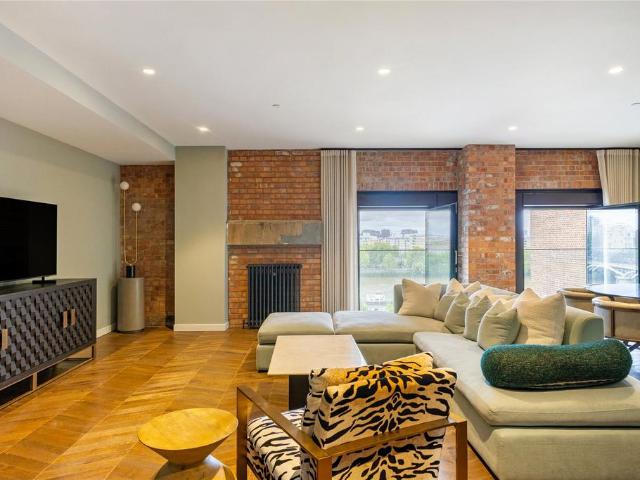 Circus Road West, London, SW11 3 bed flat to rent £14,000 pcm £3,231 pw