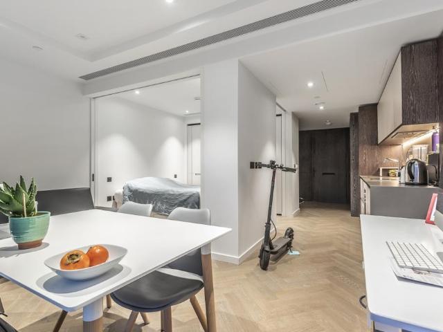 Circus West, Battersea Power Statio. 1 bed flat to rent £2,750 pcm £635 pw