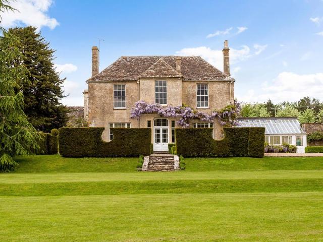 Cirencester, Gloucestershire, GL7 6 bed detached house to rent £11,000 pcm £2,538 pw