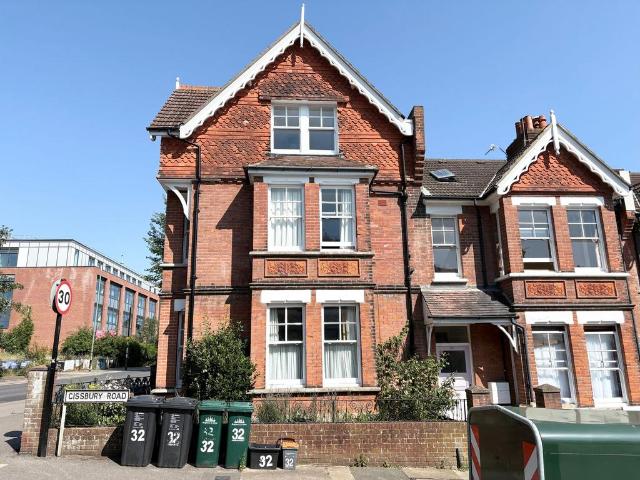 Cissbury Road, Hove BN3 2 bed flat to rent £1,795 pcm £414 pw