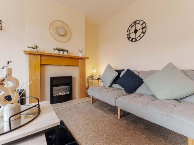City Of Leeds LS12, 3 bed flat to rent, £2,679 pcm | PrimeLocation