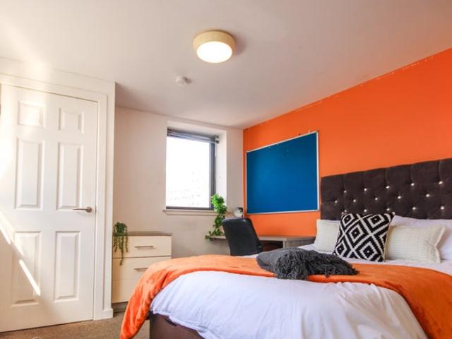 City Center Private Studio, single or couple