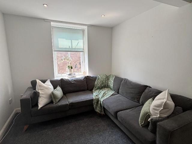 City Centre 8 Castle Street, Dundee DD1 5 bed flat to rent £1,995 pcm £460 pw
