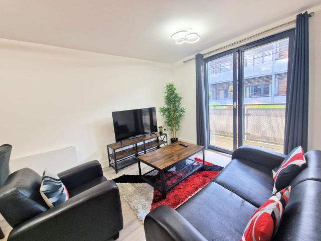 City Centre apartment with balcony + parking
