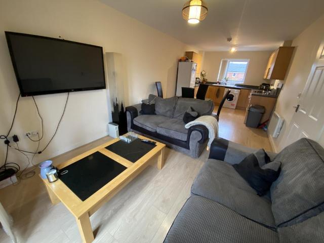 City Centre B15 2 bed flat to rent £1,217 pcm £281 pw