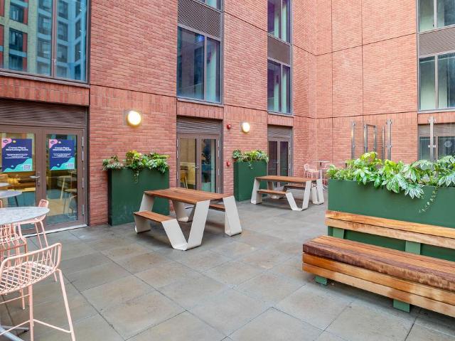City Centre B4 Studio to rent £1,065 pcm £246 pw