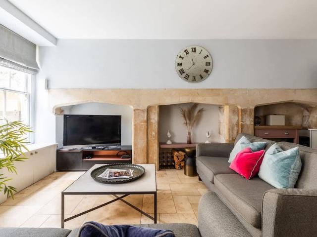 City Centre BA1, 2 bed flat to rent, £4,507 pcm | PrimeLocation