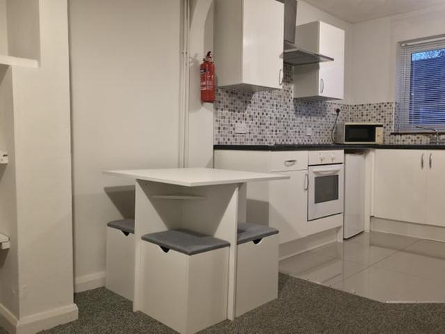 City centre garden flat secluded and private