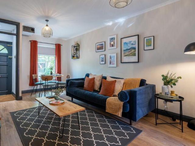 City Centre Short Term Let, Salisbury Court, Belfast, BT7 1DD