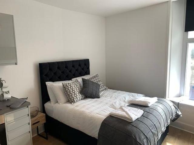 City Centre Studio to let NO Bills Student Only