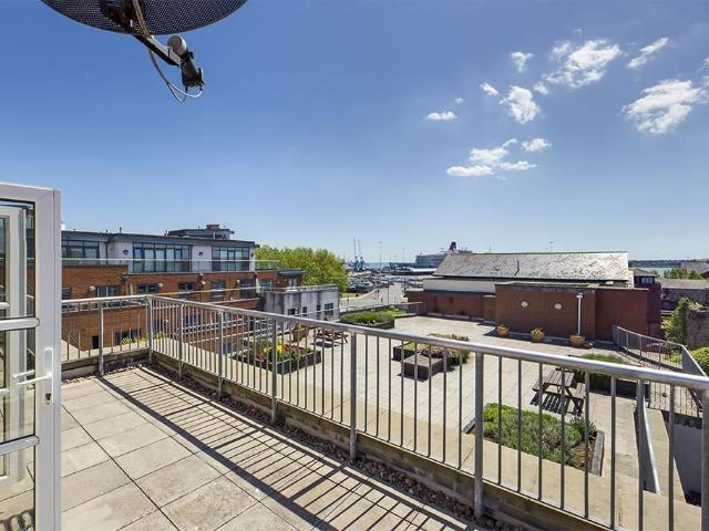 City Court, Lower Canal Walk, Southampton SO14, 2 bed flat to rent, £2,000 pcm | PrimeLocation