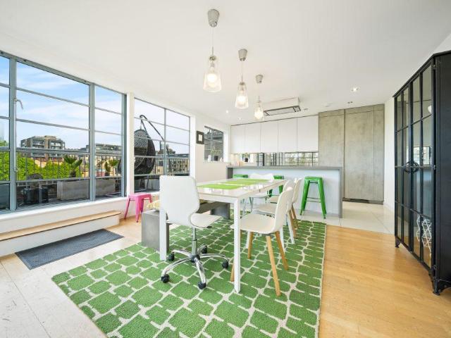 City Garden Row, London N1 2 bed penthouse to rent £4,250 pcm £981 pw
