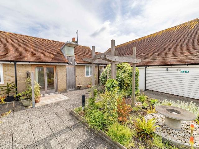 City Gardens, Canterbury, Kent CT1, 2 bed flat to rent, £1,200 pcm | PrimeLocation