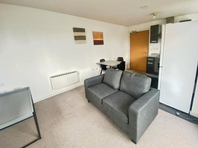 City Gate 3, 5 Blantyre Street. 2 bed flat to rent £1,150 pcm £265 pw