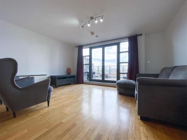 City Gate 1, Blantyre Street. 3 bed apartment to rent £2,200 pcm £508 pw