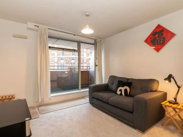 City Heights, Old Snow Hill B4, 1 bed flat to rent, £875 pcm | PrimeLocation
