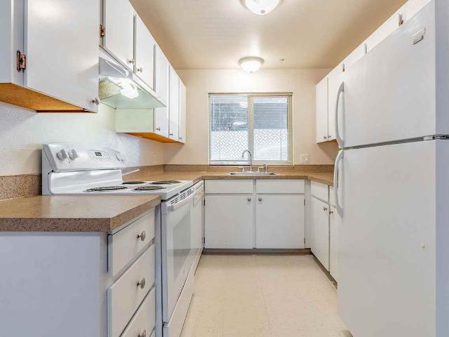 City living with views and walkable access to shops and restaurants! 1 Bedroom Apartment for Rent at 14826 Se 38th St, Bellevue, WA 98006 Eastgate