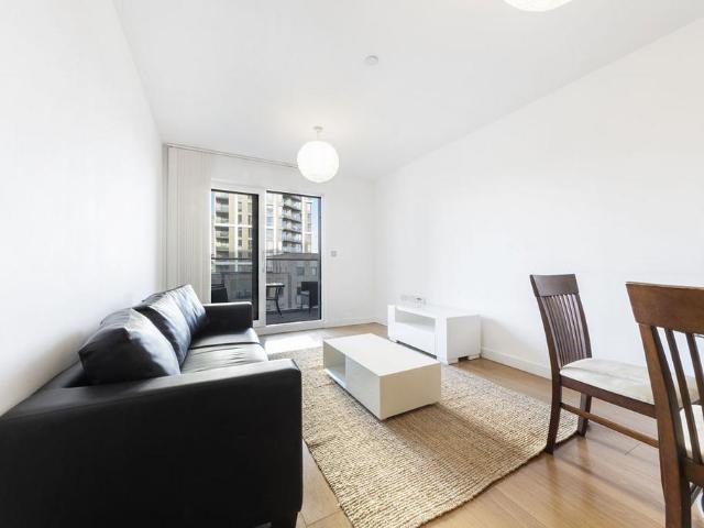 City Peninsula, Greenwich SE10 2 bed flat to rent £2,300 pcm £531 pw