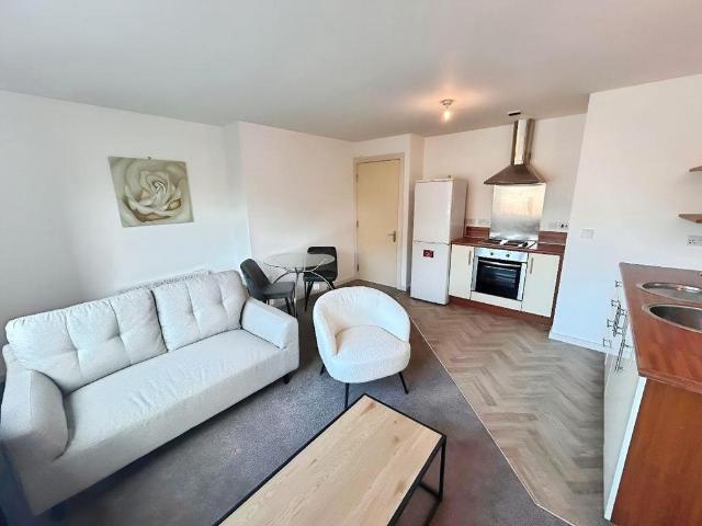 City Point, Chapel Street, Salford 2 bed apartment to rent £1,325 pcm £306 pw