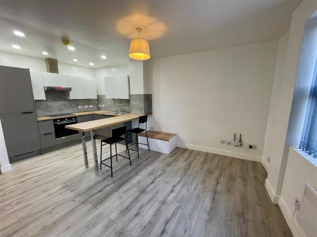 City Rd, F/F Flat, Roath, Cardiff