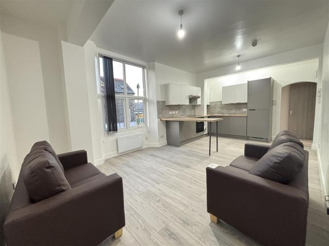 City Rd, F/F Flat, Roath, Cardiff