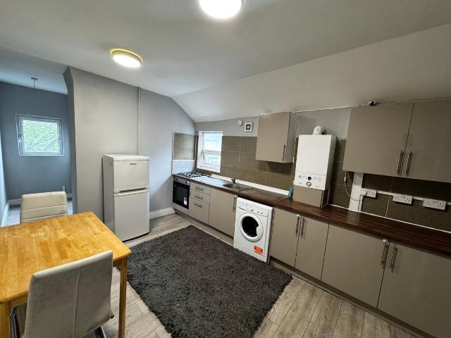 City Road, Cardiff CF24, 4 bed flat to rent, £1,450 pcm | PrimeLocation